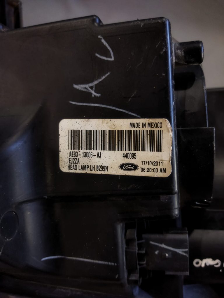 FAROL NEW FIESTA MEXICANO 11/12 CROM PISCA AMBAR LE - Auto Peças Picolotto