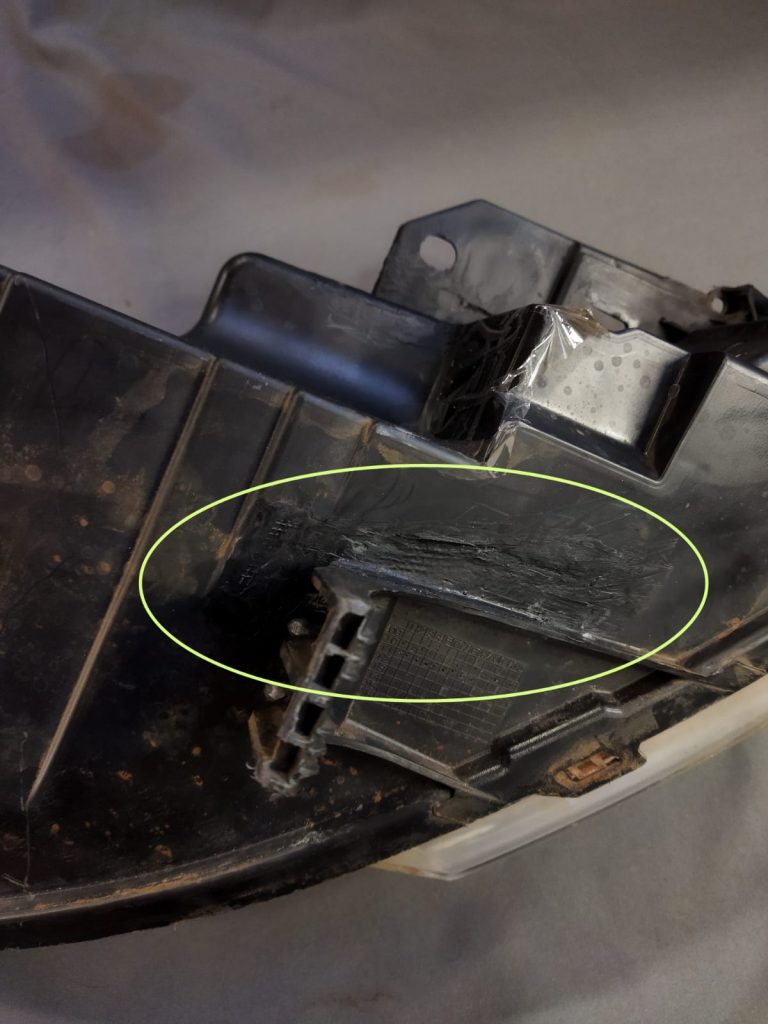 FAROL NEW FIESTA MEXICANO 11/12 CROM PISCA AMBAR LE - Auto Peças Picolotto