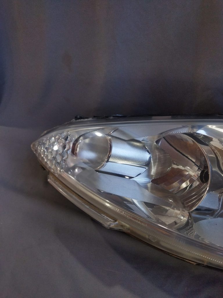 FAROL NEW FIESTA MEXICANO 11/12 CROM PISCA AMBAR LE - Auto Peças Picolotto